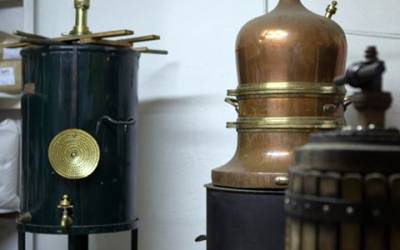 Distillerie A. Blachère - Châteauneuf-du-Pape - Producteurs - Provence ...