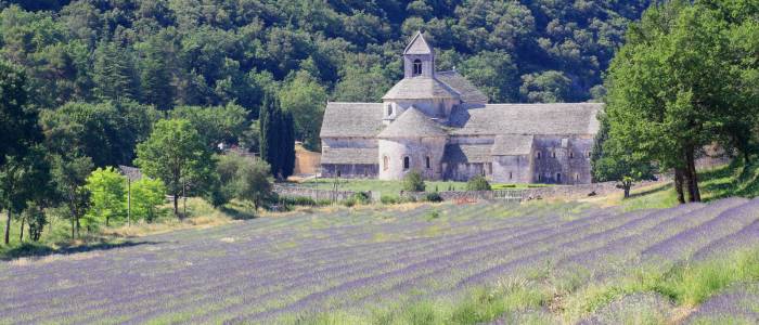 Gordes, village du Luberon, plus beau village de France | Provence Guide