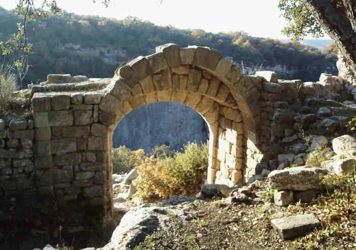 Le Fort de Buoux - Visites, monuments, Musées en Provence